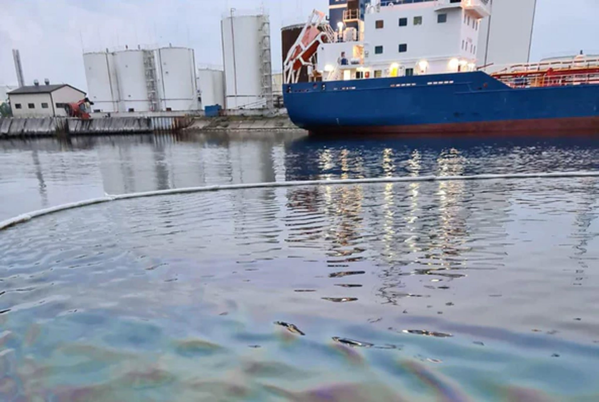 Interlocking Absorbent Boom — Consolidated Containment